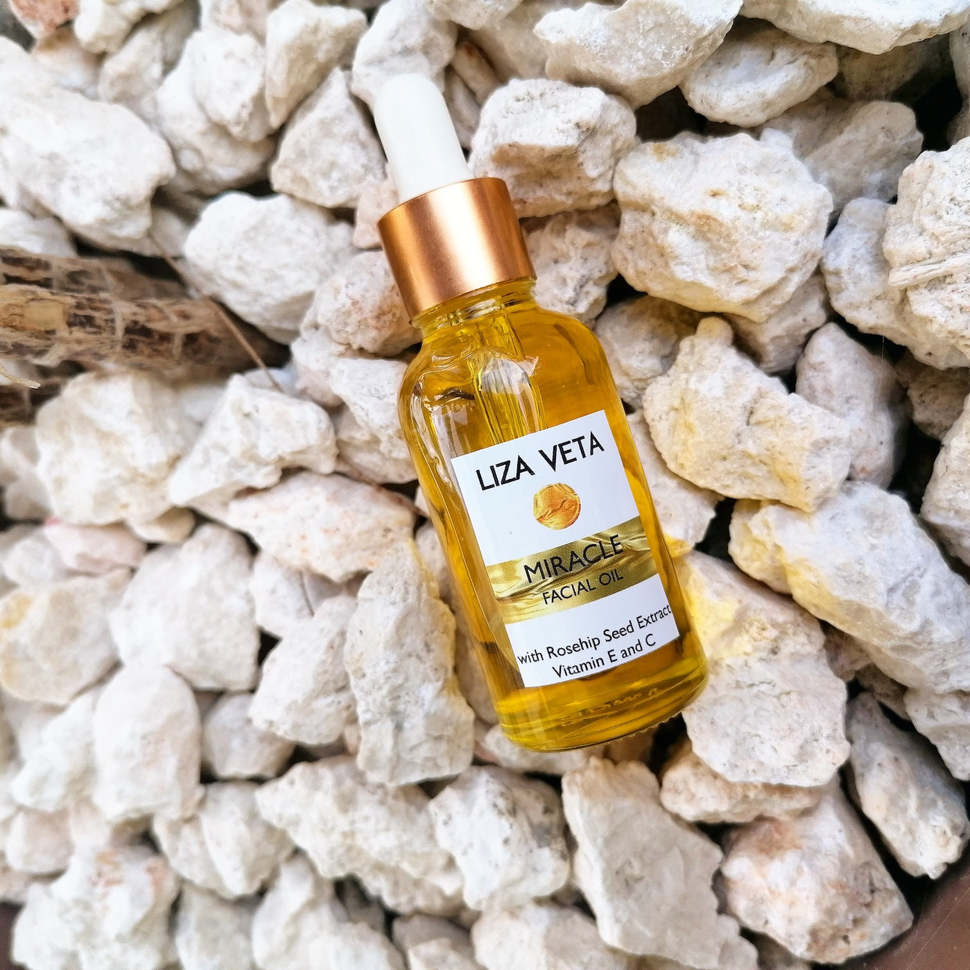 Get Your Glow On with Miracle Facial Oil | LIZA VETA® Wellbeing Blog ...